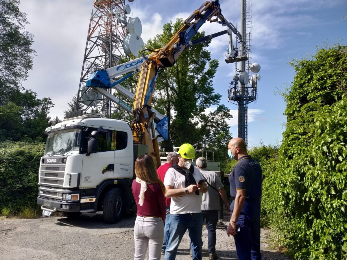 Rocca di Papa, demolito traliccio abusivo a Monte Cavo Rocca di Papa, demolito traliccio abusivo a Monte Cavo